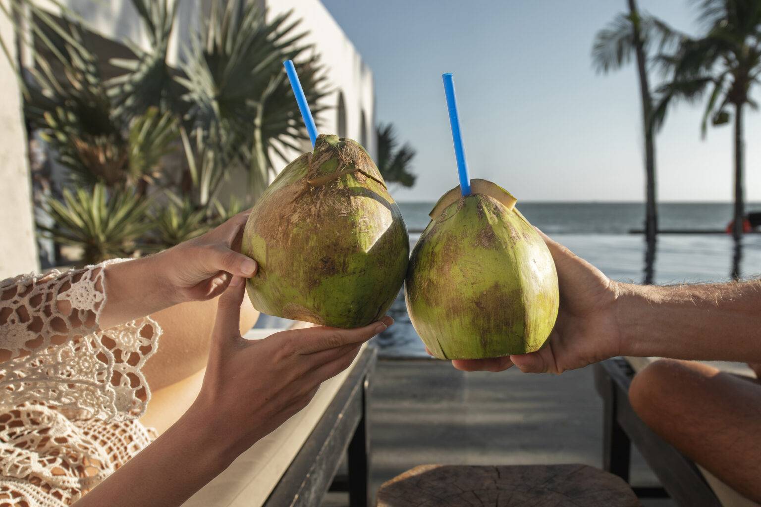 Benefícios água de coco: 9 motivos para beber mais